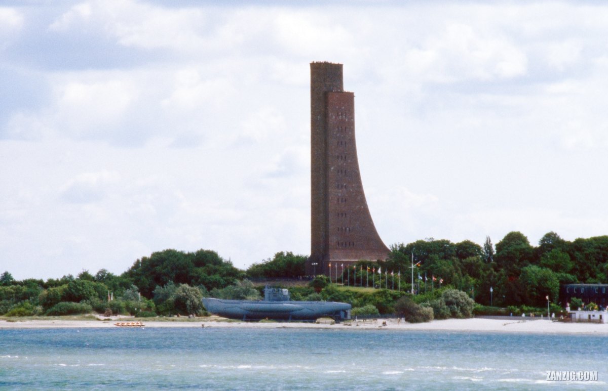 Laboe Naval Memorial and U-995, Germany, 1999 – Zanzig.com Photo Hub